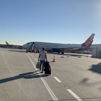 SIGNATURE FLIGHT SUPPORT LAX - Updated December 2025 - 10 Photos - 6201 ...