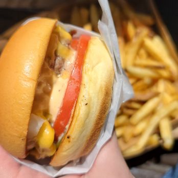 UNIBURGER - Updated October 2025 - 11 Photos - 50 Rue Saint-Zotique E ...