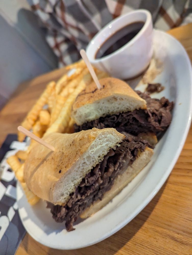 THRASHERS PUB & BROILER - Updated November 2025 - 138 Photos & 214 ...