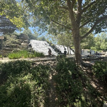 BOLLINGER CANYON FOUNTAIN - Updated December 2025 - 13 Photos ...