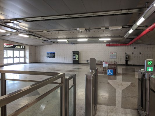 LESLIE STATION - Updated June 2026 - 14 Photos - 1255 Sheppard Ave E ...