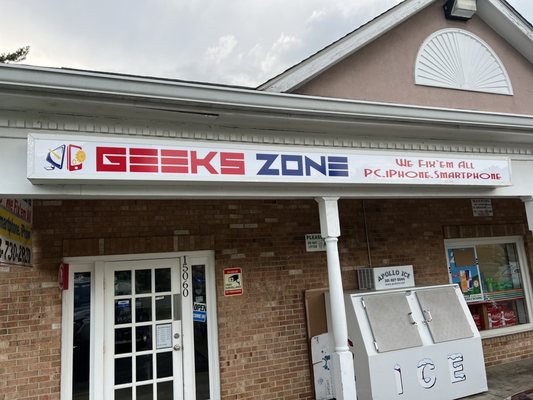 GEEKS ZONE - Updated December 2025 - 21 Photos & 36 Reviews - 15060 Cardinal Dr, Woodbridge ...