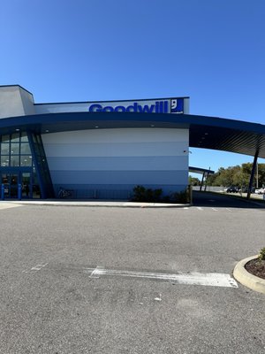 GOODWILL INDUSTRIES-SUNCOAST - Updated May 2025 - 51 Photos & 48 ...