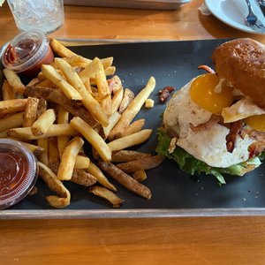CHOMP KITCHEN AND DRINKS - 201 Photos & 134 Reviews - 117 Ives St ...