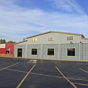 MEGA-BEV - Updated December 2025 - 14 Photos - 545 Lake Michigan Dr NW ...