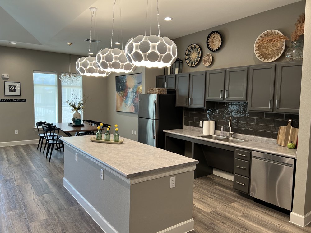 GRAND STATION APARTMENT HOMES - 12 Photos - 16016 Bratton Ln, Austin ...