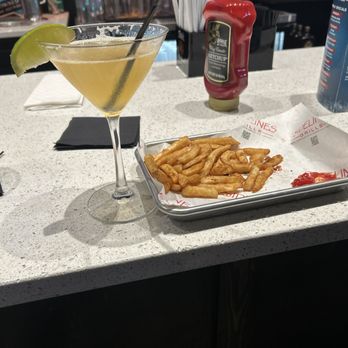 SIDELINES GRILLE - Updated October 2025 - 41 Photos & 43 Reviews - 289 ...