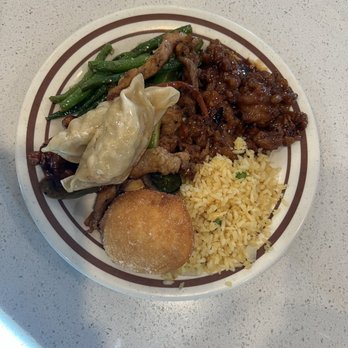 FEAST BUFFET - Updated June 2024 - 106 Photos & 70 Reviews - 1428 N ...