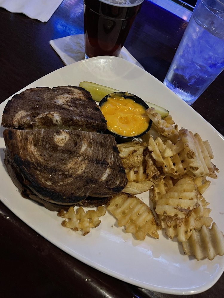 FRONT ROW BAR - EATERY - EVENTS - 19 Photos & 43 Reviews - American ...