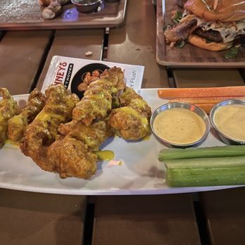 FINNEYS CRAFTHOUSE - PORTER RANCH - Updated June 2024 - 1216 Photos ...