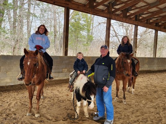 R&M STABLES - Updated October 2024 - 18 Photos - 1060 Goshentown Rd ...