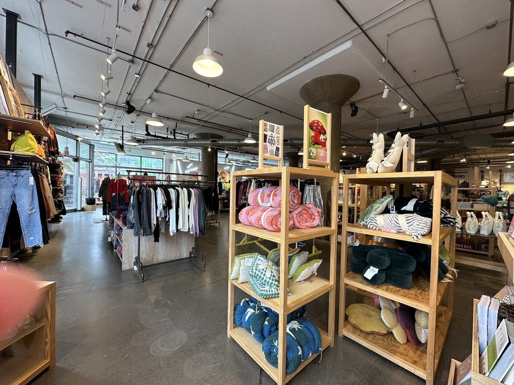 URBAN OUTFITTERS - Updated September 2024 - 11 Photos & 44 Reviews ...