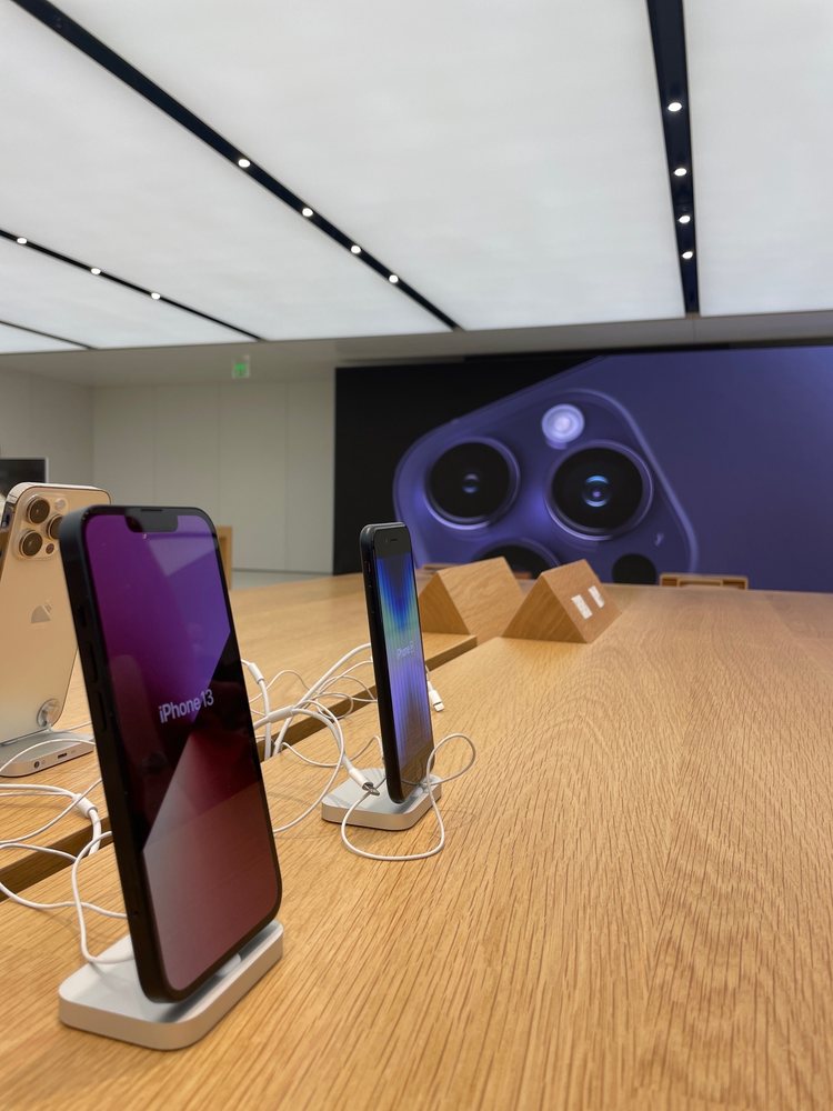 APPLE - CHESTNUT HILL - Updated December 2025 - 34 Photos & 235 Reviews ...