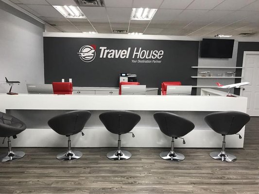 TRAVEL HOUSE - Updated August 2025 - 13 Photos - 7958 Schaefer Rd ...