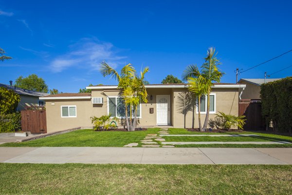 HOMES BY VANESSA CHARFEN - AXIA REAL ESTATE GROUP - 47 Photos - 1450 ...