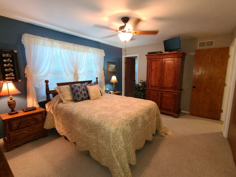 LAURIE HEGGIE - KELLER WILLIAMS REVOLUTION - 2401 E Empire St ...