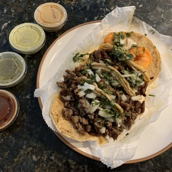 TAPICOZZA - 53 Photos & 29 Reviews - 17W731 E Roosevelt Rd, Oakbrook ...