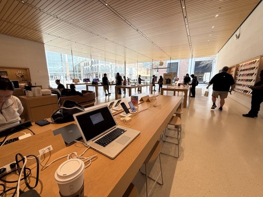 APPLE SOUTHPOINT - Updated December 2025 - 35 Photos & 203 Reviews ...
