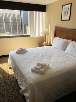 RESERVE SQUARE - 52 Photos & 28 Reviews - Apartments - 1701 E 12th St ...