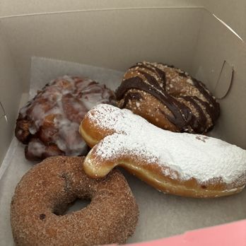 DONUT RUN - Updated May 2025 - 392 Photos & 247 Reviews - 6904 4th St ...