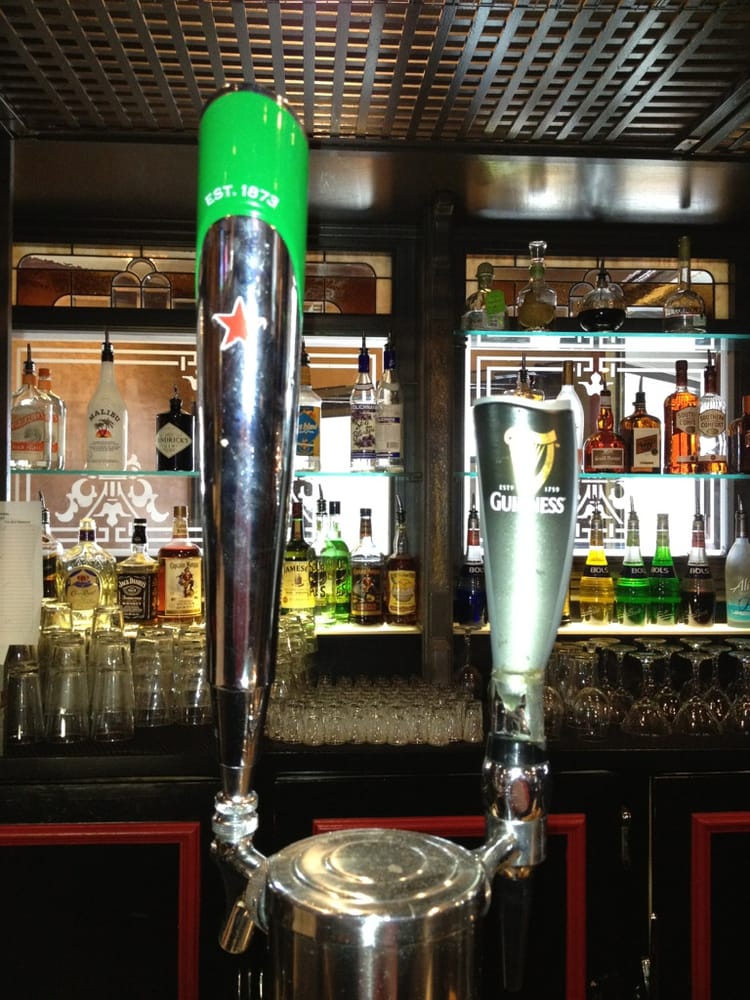 MAVERICKS SPORTS BAR - FERMÉ - 22 photos & 24 avis - 395 Kingsway ...