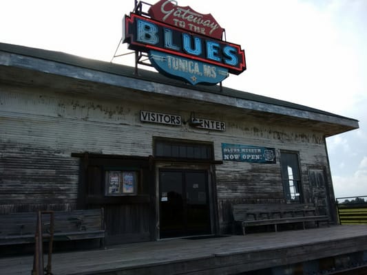 GATEWAY TO THE BLUES AND VISITOR CENTER - Updated May 2024 - 11 Photos - 13625 U S Hwy 61 N ...
