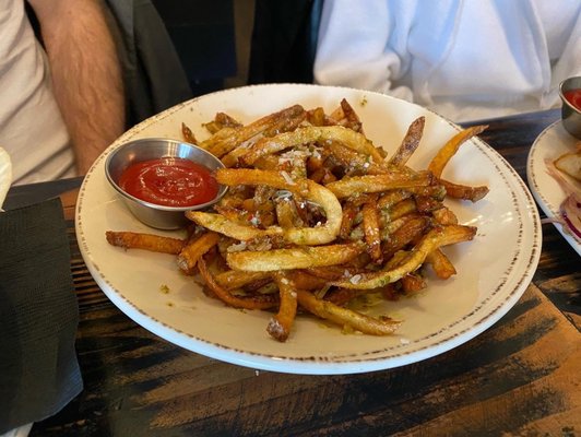 THE TWISTED APRON - Updated May 2024 - 110 Photos & 127 Reviews - 1833 ...