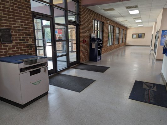 USPS - Updated December 2025 - 32 Photos & 52 Reviews - 224 E Holding ...