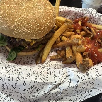 MIXED UP BURGERS - Updated December 2025 - 519 Photos & 741 Reviews ...