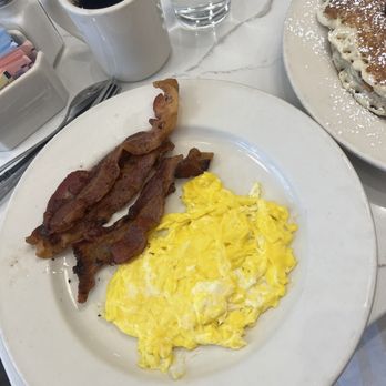 NOOKIES ON WELLS - Updated July 2024 - 420 Photos & 837 Reviews - 1746 ...