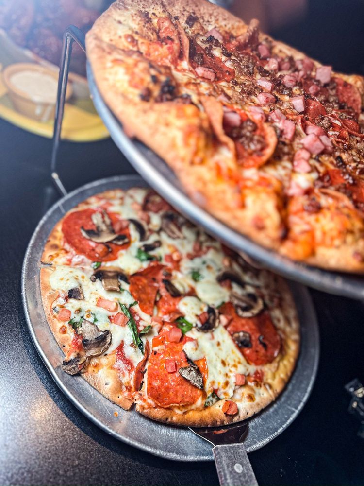 BLUE ROCK PIZZA & TAP - Updated May 2025 - 170 Photos & 194 Reviews ...