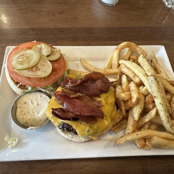 BIN 4 BURGER LOUNGE - Updated January 2026 - 218 Photos & 138 Reviews ...