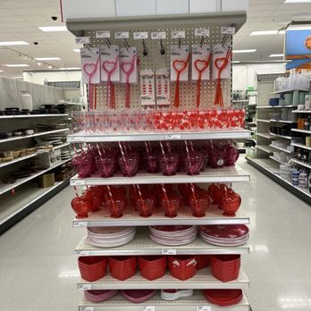 TARGET - Updated December 2025 - 134 Photos & 168 Reviews - 990 Avenida ...