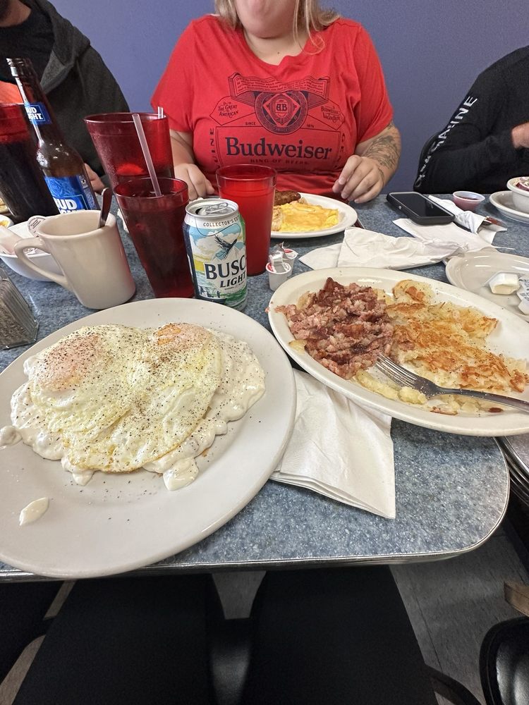 WINGS STATION - Updated December 2025 - 31 Photos & 27 Reviews - 143 E ...