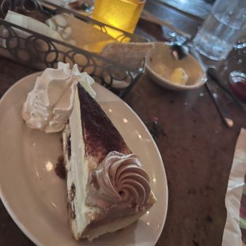 THE CHEESECAKE FACTORY - Updated July 2024 - 794 Photos & 553 Reviews ...