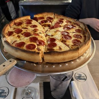 RIVERSIDE PIZZA & PUB - Updated January 2026 - 63 Photos & 122 Reviews ...