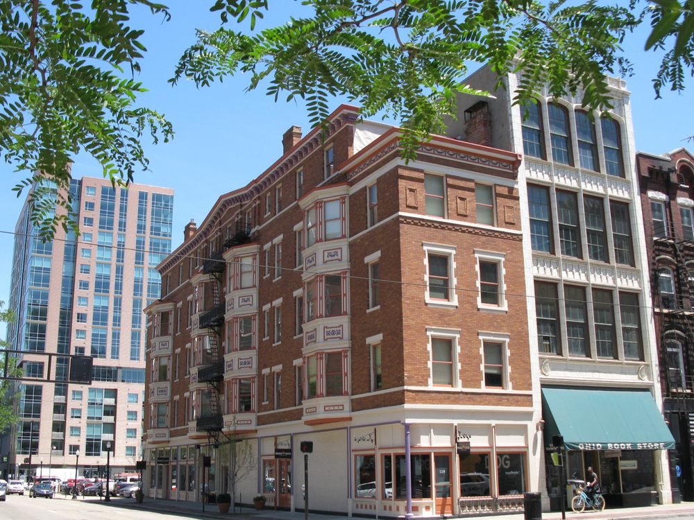 AURORA TOWNHOUSE - Updated April 2025 - 203 E Eight St, Cincinnati ...