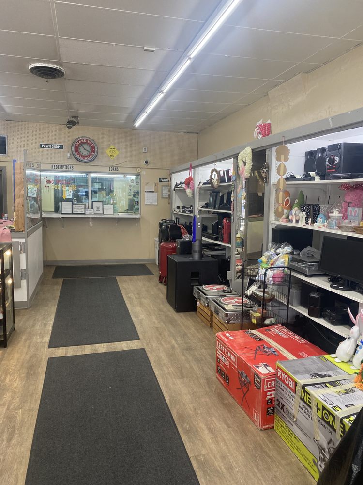 UNITED LOAN - Updated July 2025 - 26 Photos - 224 E 51st St, Chicago ...