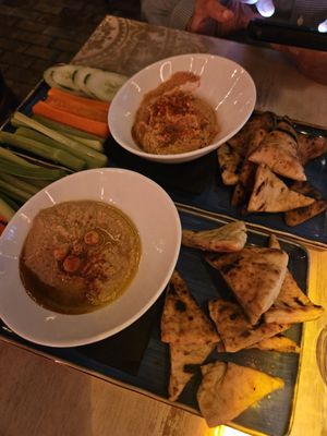 MONA - Updated September 2025 - 117 Photos & 60 Reviews - 1308 Chestnut ...