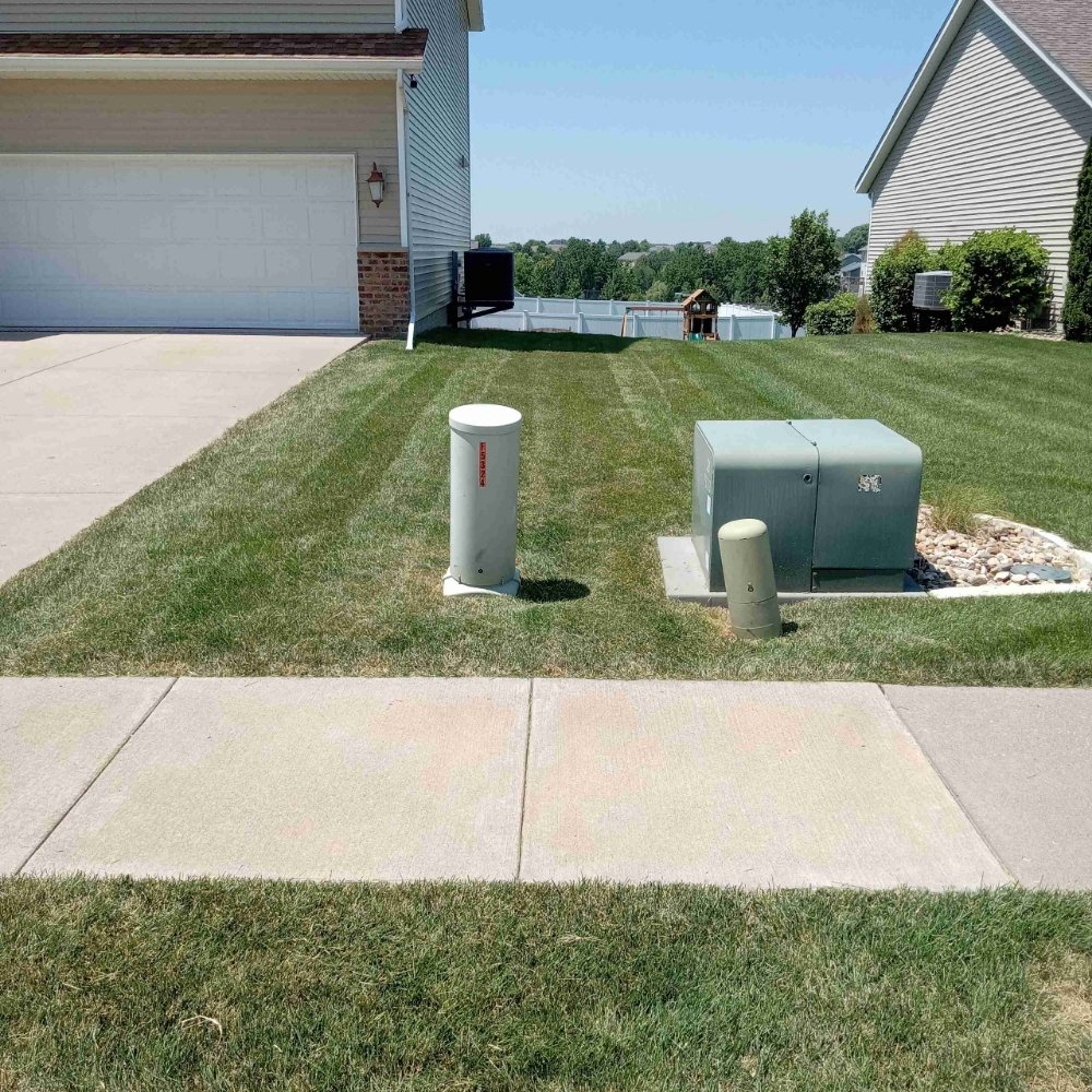 CONNECTED CIRCLE LAWN - Updated May 2024 - 12 Photos - Davenport, Iowa ...