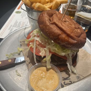 STACK 571 BURGER AND WHISKEY BAR - KIRKLAND - Updated July 2024 - 251 ...