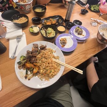 WILD GOJI REVOLVING SUSHI & BAR - Updated June 2025 - 1976 Photos ...