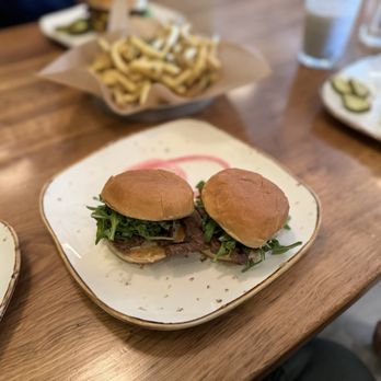 TRULAND BURGERS & GREENS - Updated August 2024 - 438 Photos & 551 ...