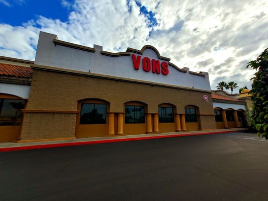 VONS - Updated August 2024 - 30 Photos & 87 Reviews - 522 N Orange St ...