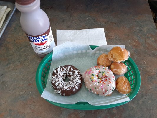MIKEY’S DONUTS - 21 Photos & 24 Reviews - 4000 E Florida Ave, Hemet ...