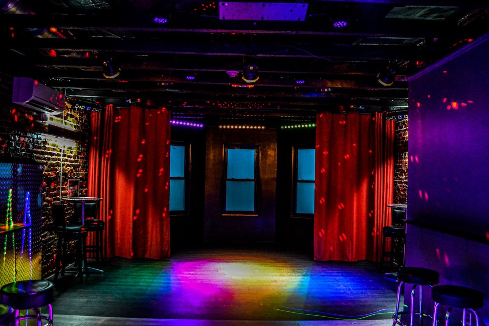 CRIMSON MOON TAVERN - Updated December 2025 - 24 Photos & 16 Reviews ...