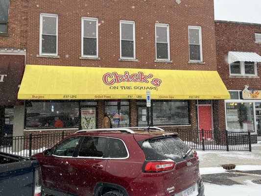 CHICKS ON THE SQUARE - Updated December 2025 - 49 Photos & 146 Reviews ...