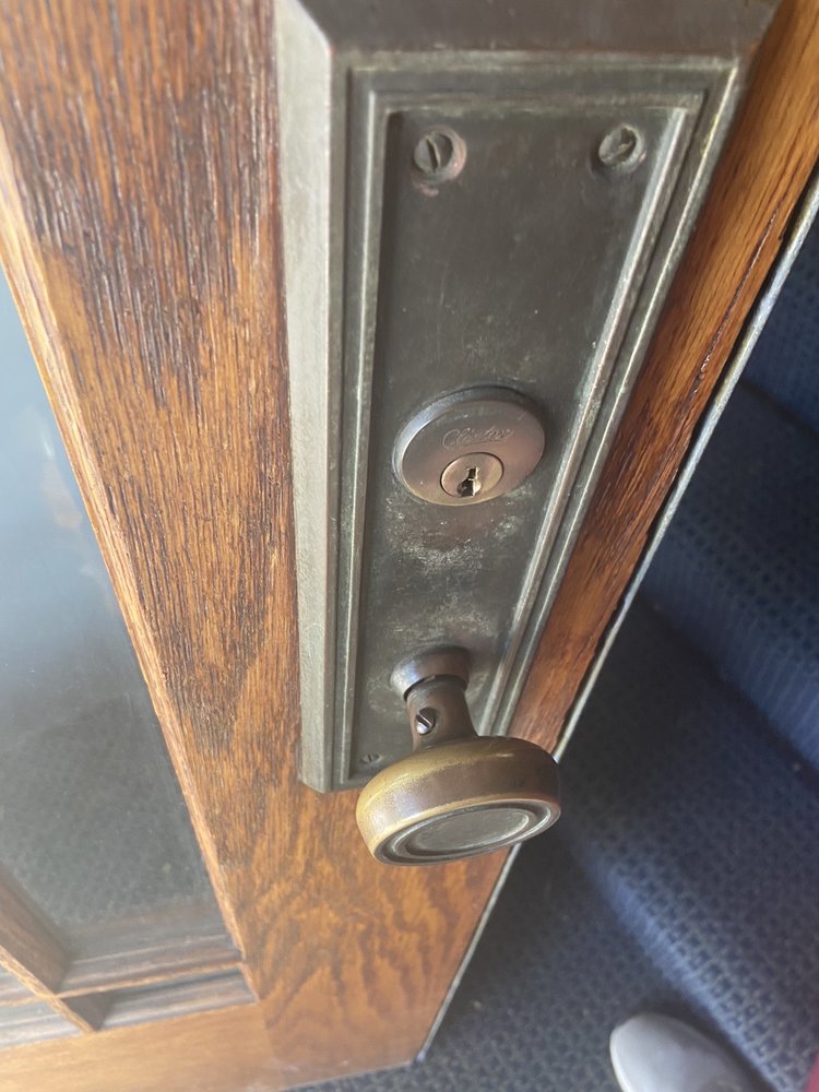 ARO LOCK CO INC - 5801 W North Ave, Milwaukee, Wisconsin - Keys ...