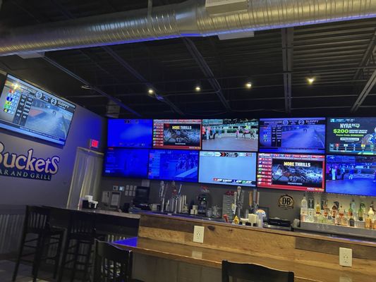 BUCKETS BAR AND GRILL - Updated July 2024 - 99 Photos & 96 Reviews ...