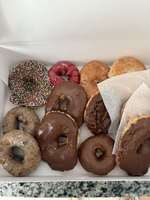 MAX’S DONUT SHOP - Updated January 2026 - 190 Photos & 355 Reviews ...